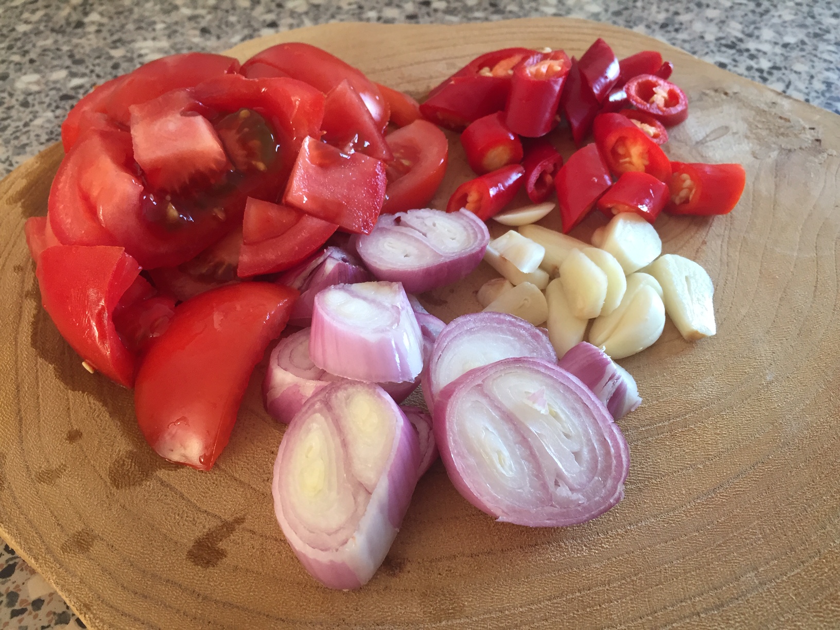 Sambal tahoe goreng: gebakken tahoe in pittig rode saus | Recept ...